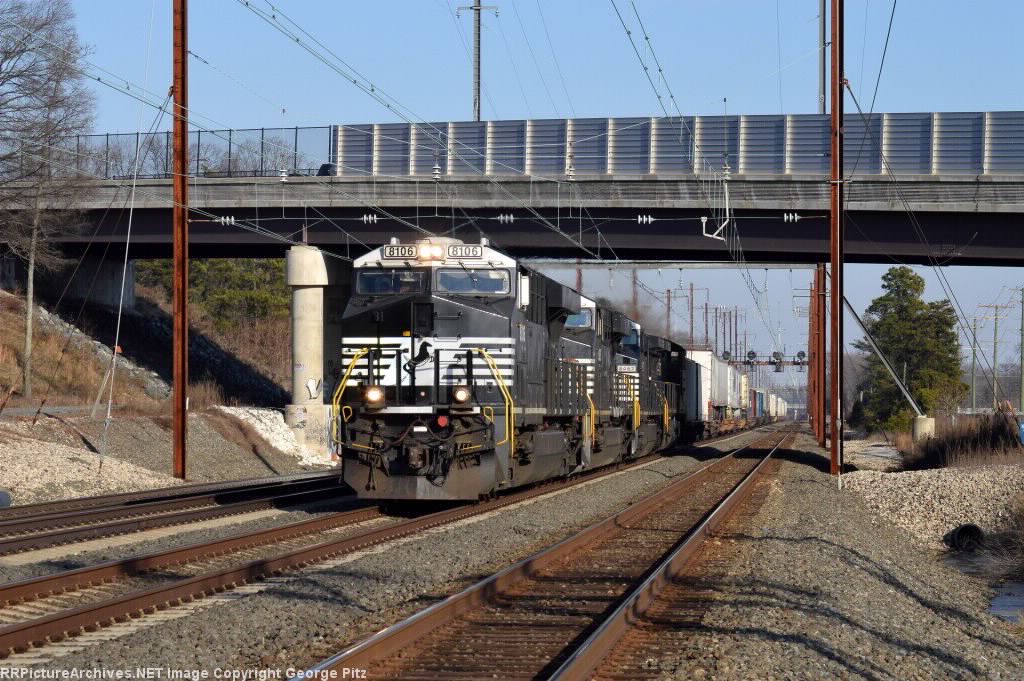 NS 8106 and train 24M